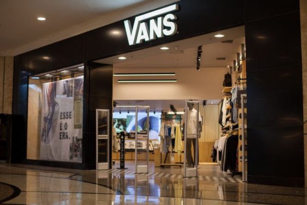 Retomando seu plano de expansão no Brasil , Vans inaugura sua primeira ...